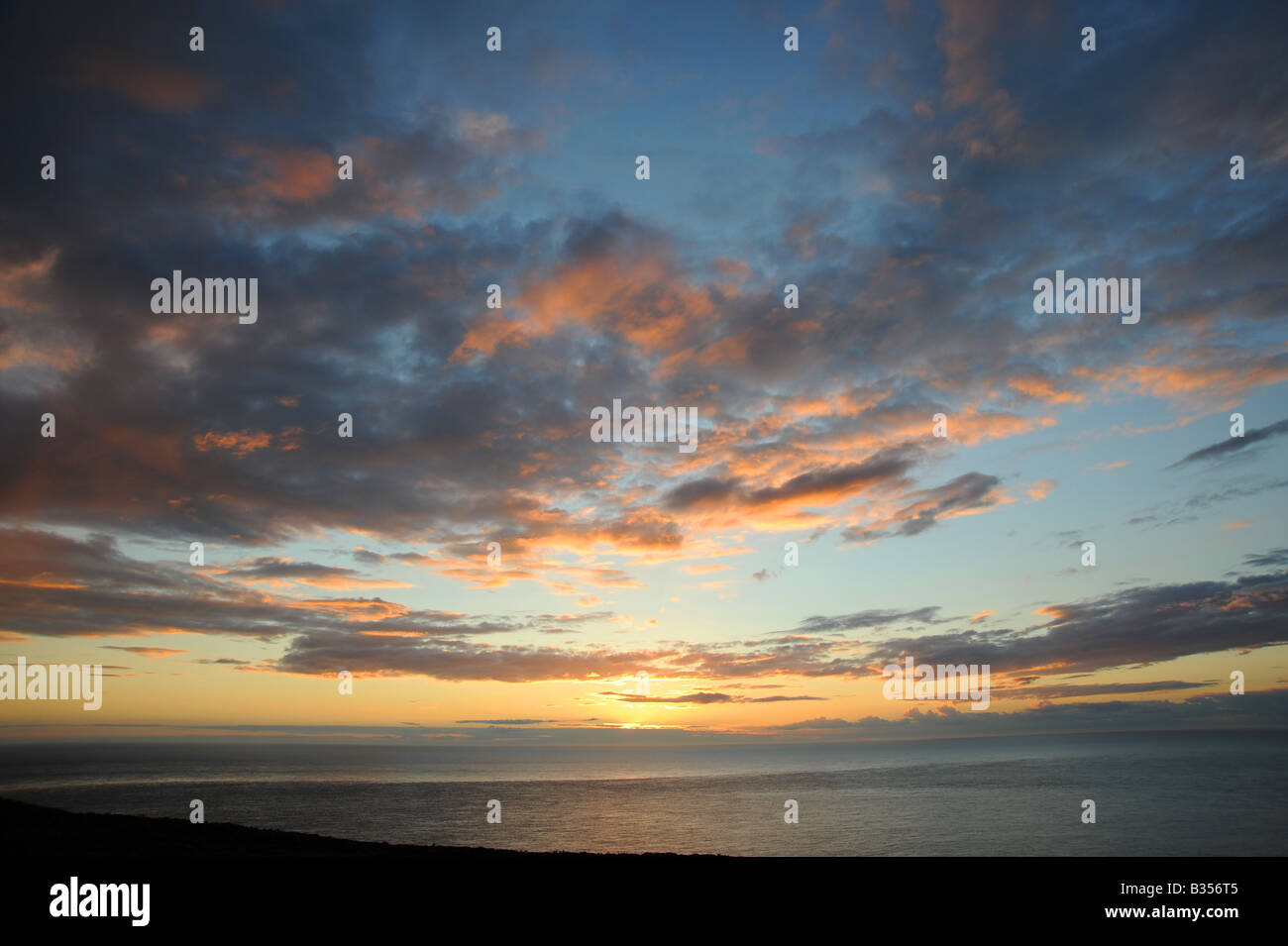 Sunset over irish sea hi-res stock photography and images - Alamy