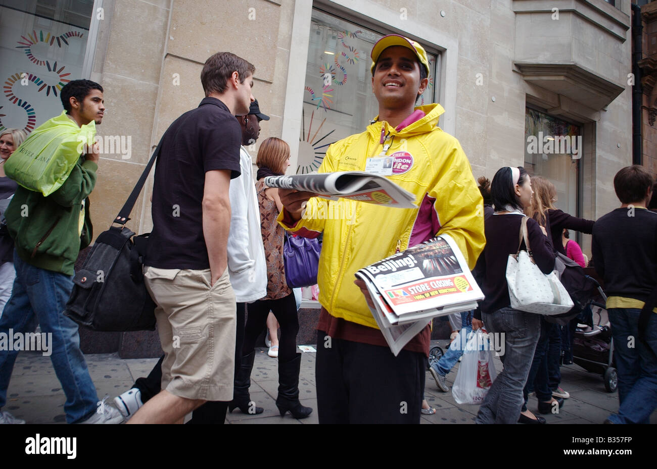 Newspaper freebie hi-res stock photography and images - Alamy