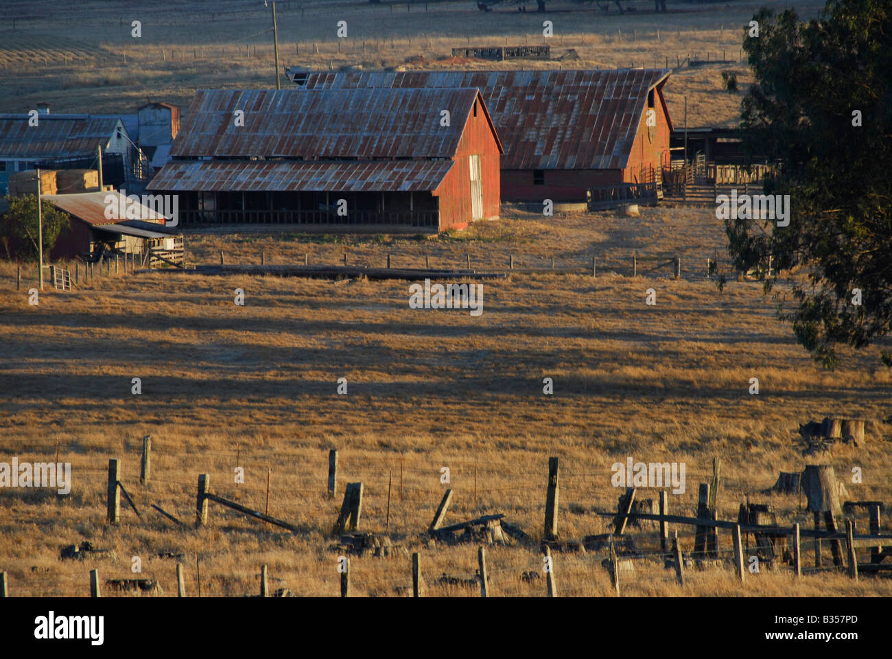 California red barn hi-res stock photography and images - Alamy