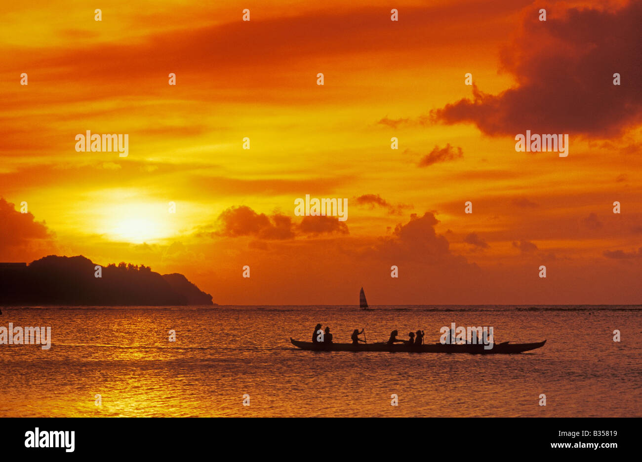 Micronesia outrigger hi-res stock photography and images - Alamy