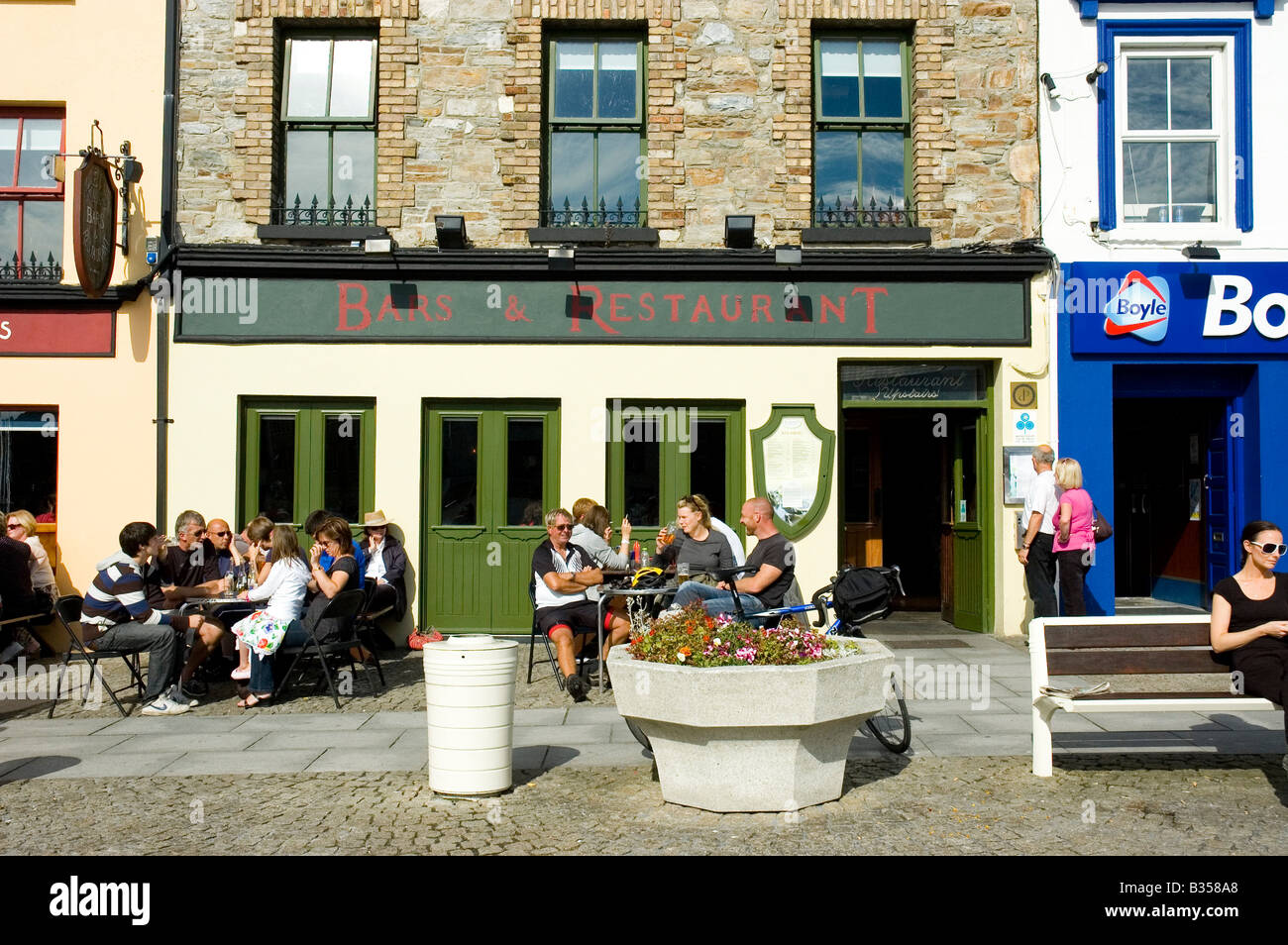 Galway town and coffee hi-res stock photography and images - Alamy