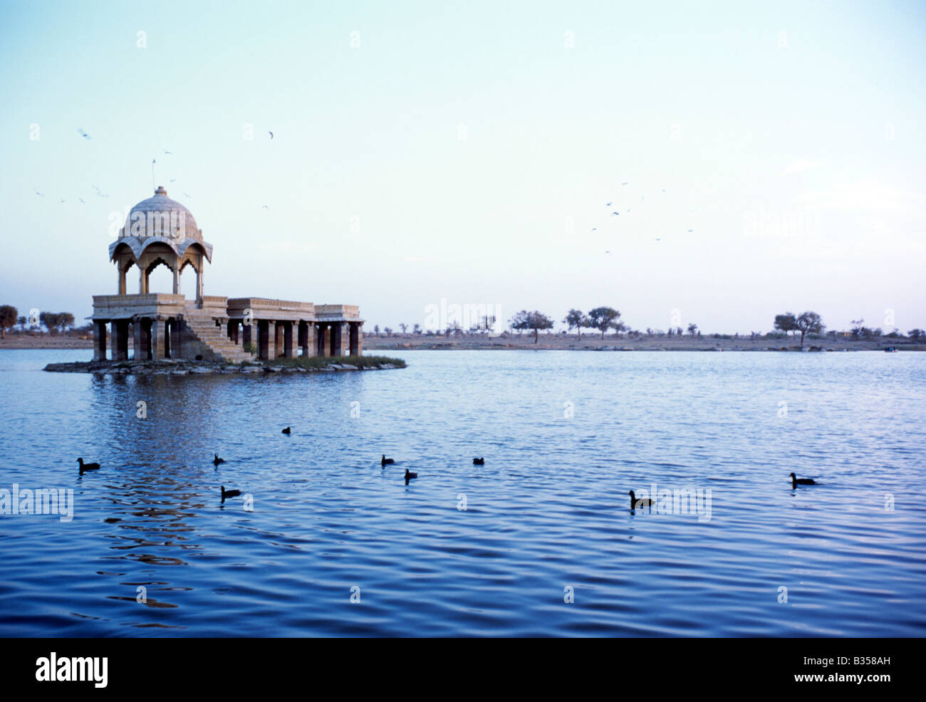 Jai mahal lake hi-res stock photography and images - Alamy