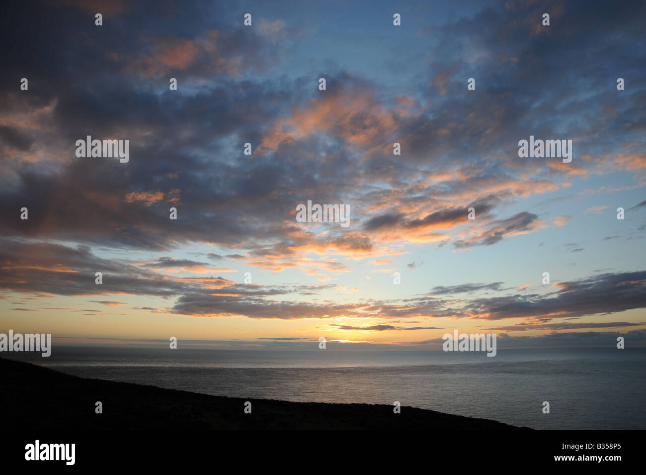 Sunset over irish sea hi-res stock photography and images - Alamy