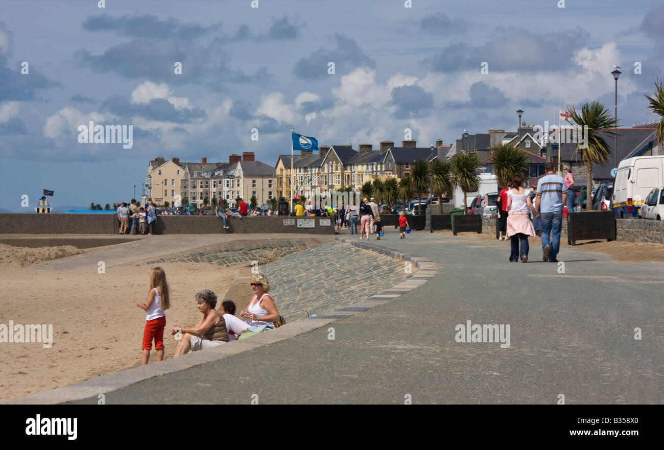 promenade in barmouth mid wales Stock Photo - Alamy