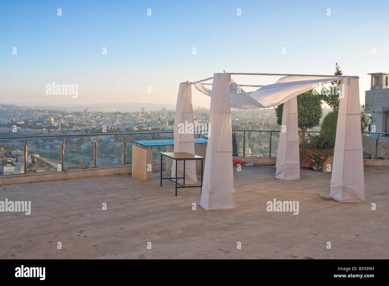 Canopy of temple dome hi-res stock photography and images - Alamy
