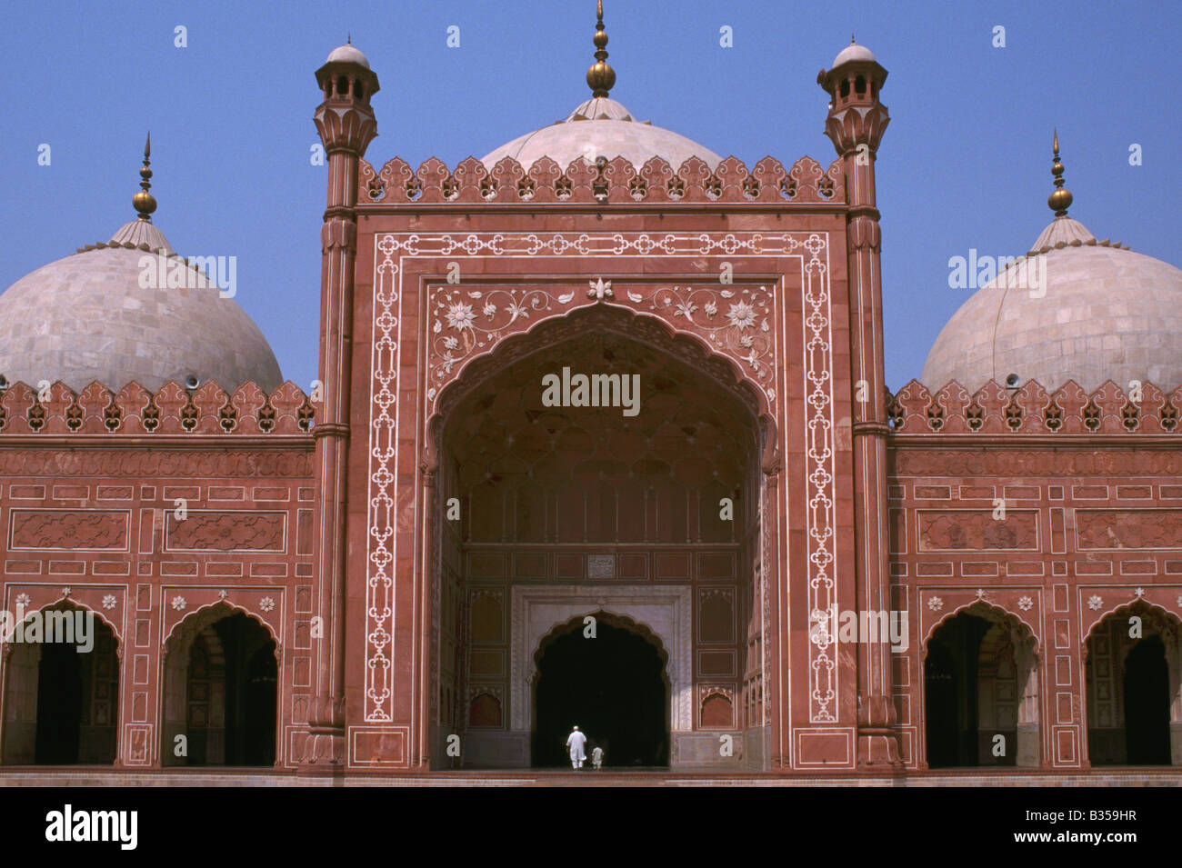 Worshippers at the Badshahi Mosque in Lahore, Pakistan. Completed in ...