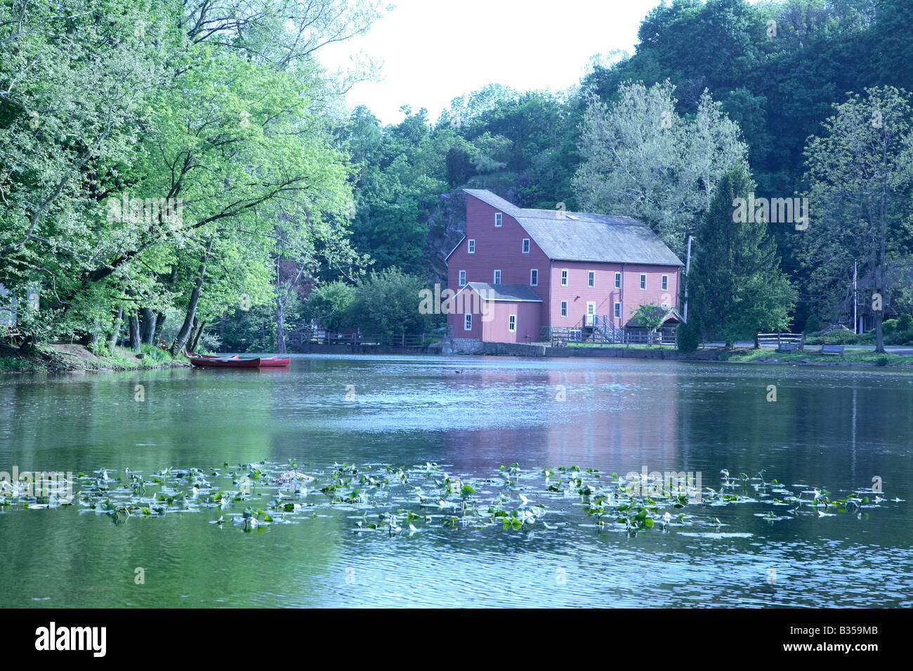 Red mill Museum in Clinton from across the mill pond on the Raritan ...