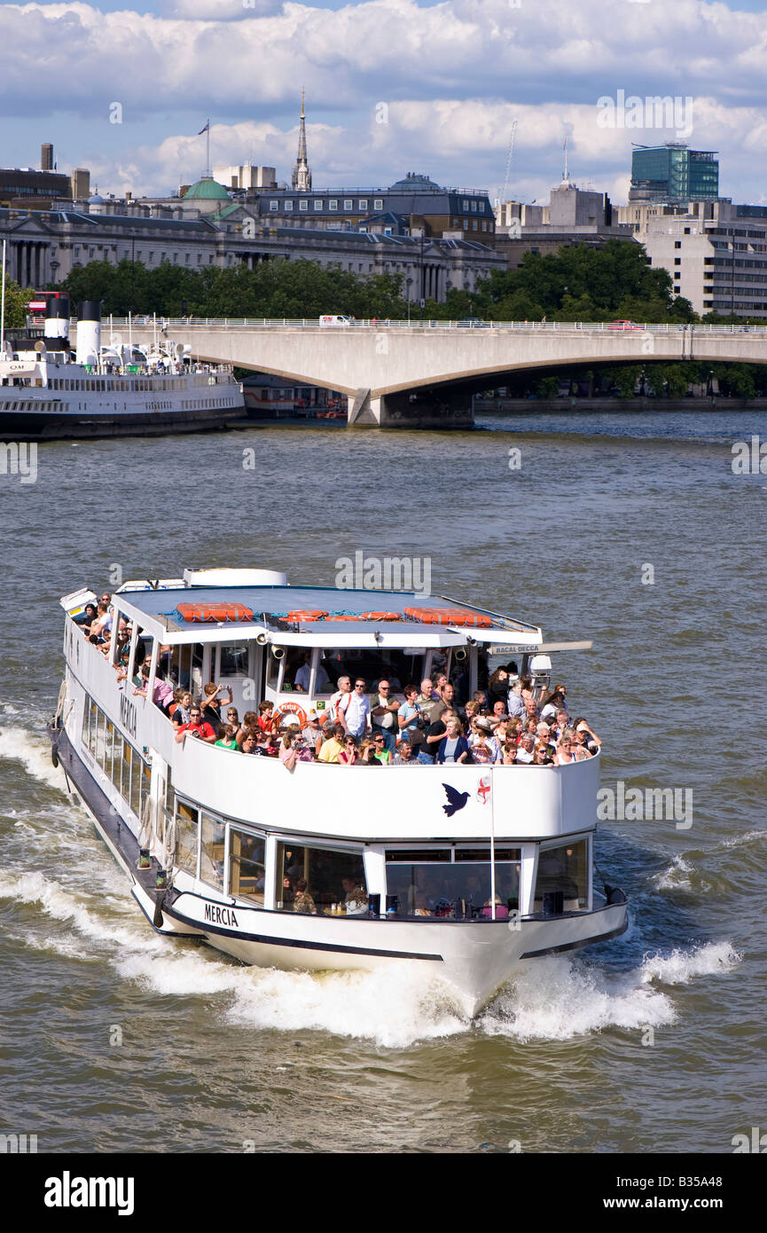 Sightseeing on thames river hi-res stock photography and images - Alamy