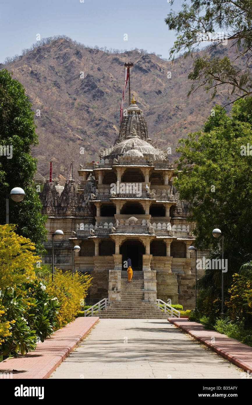 CHAUMUKHA MANDIR TEMPLE at RANAKPUR with 1444 pillars is one of the ...