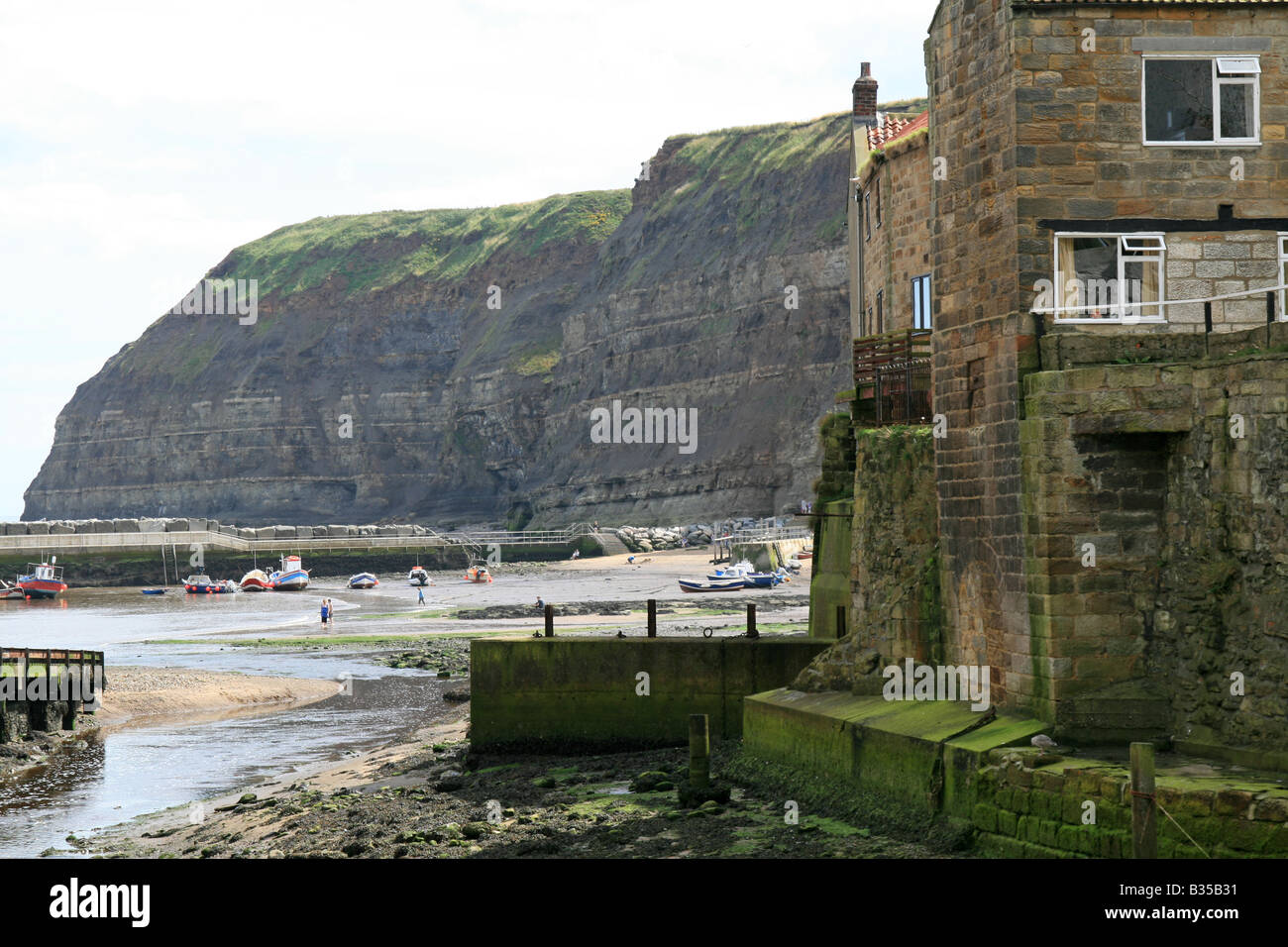 Staithes old town hi-res stock photography and images - Alamy