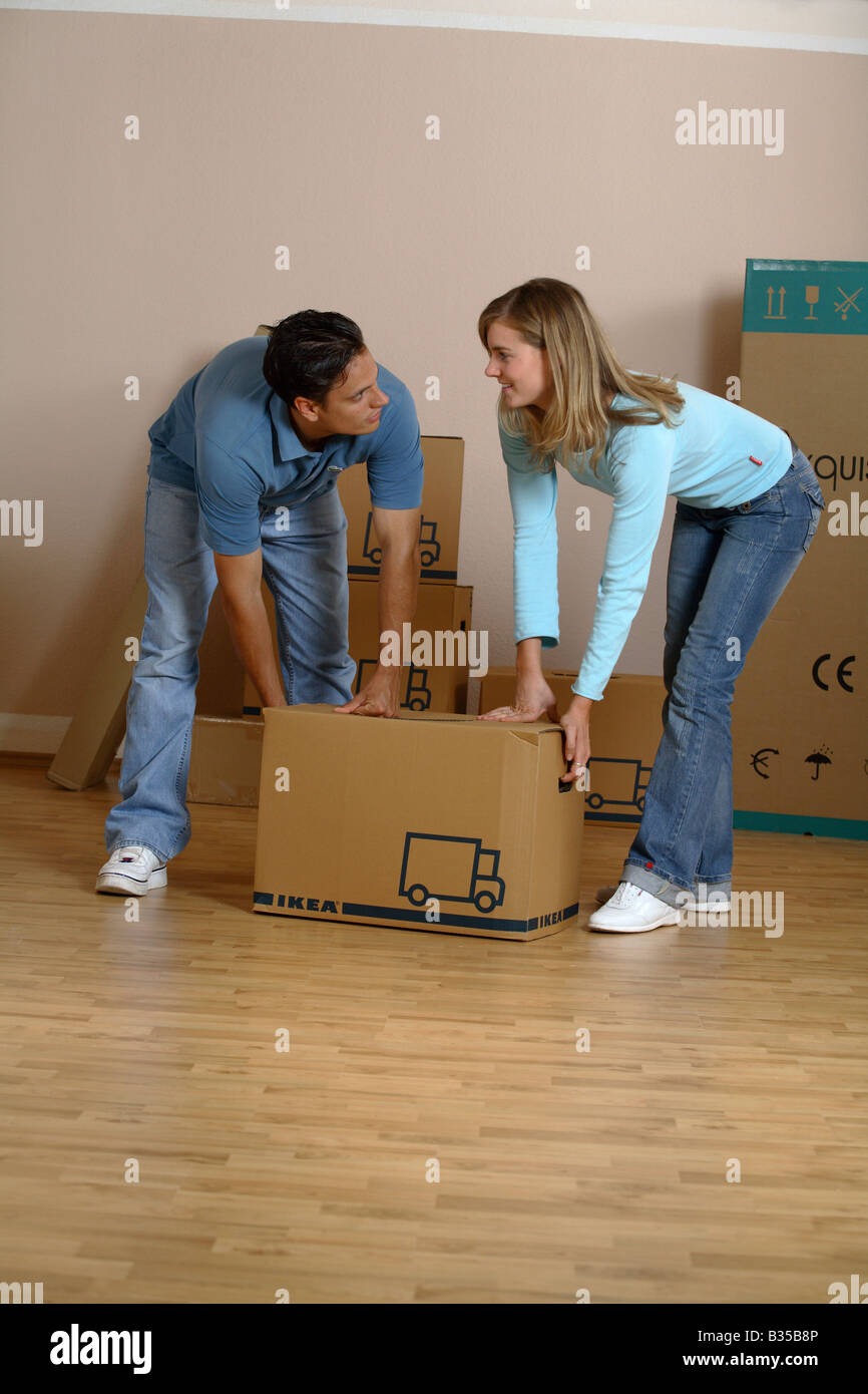 Young couple moving in Stock Photo - Alamy