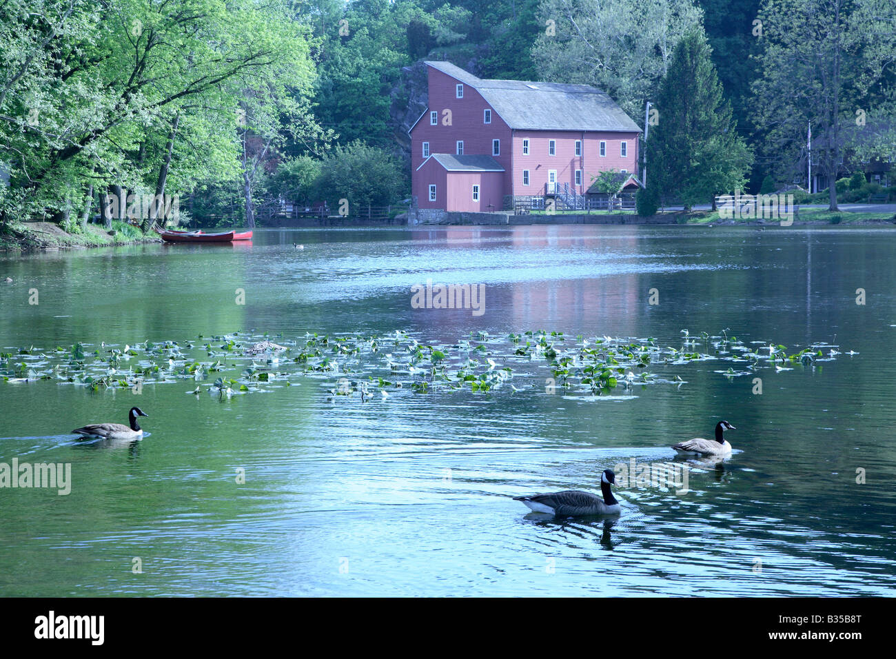 Red mill Museum in Clinton from across the mill pond on the Raritan ...