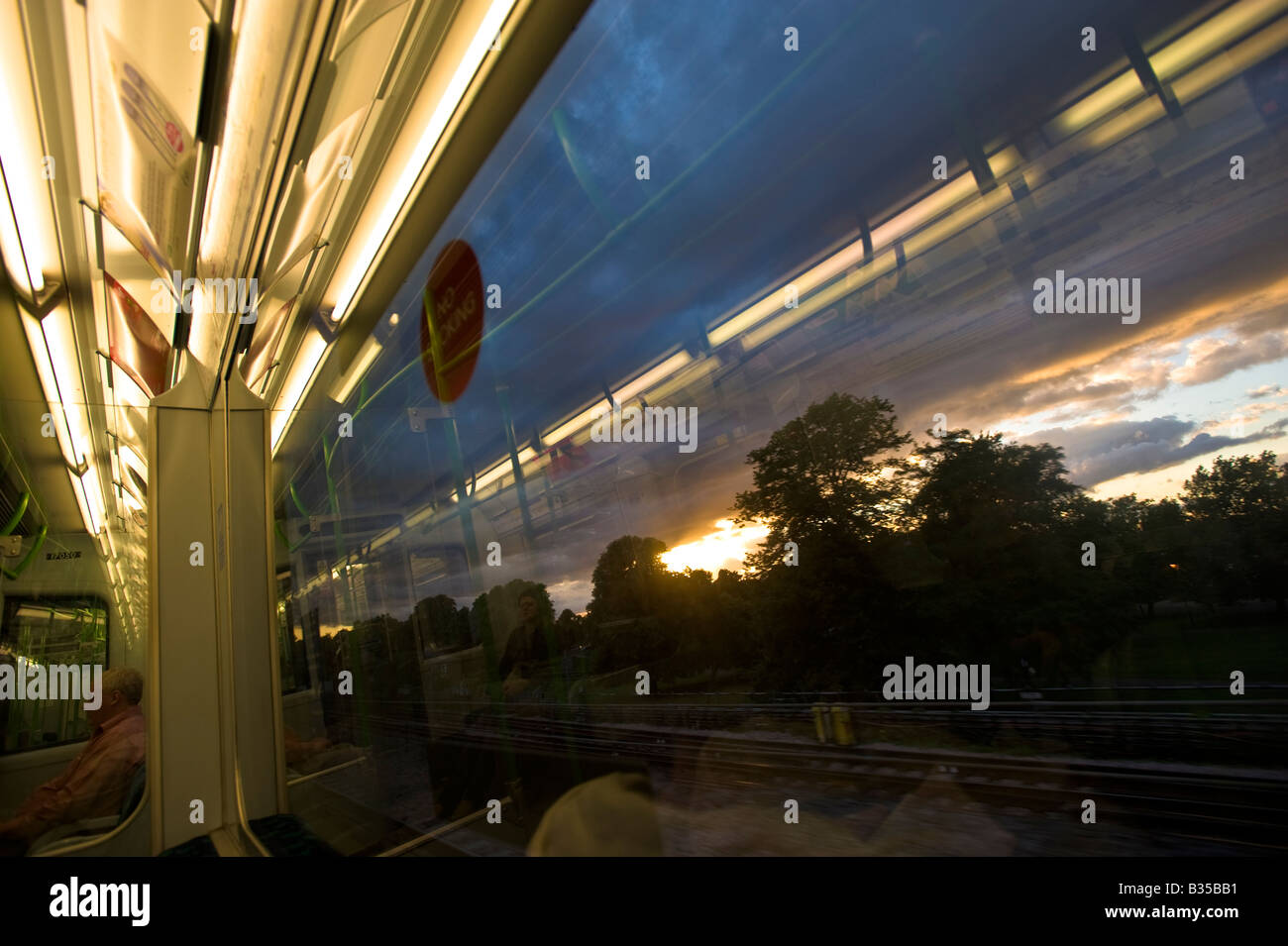 London view from train hi-res stock photography and images - Alamy