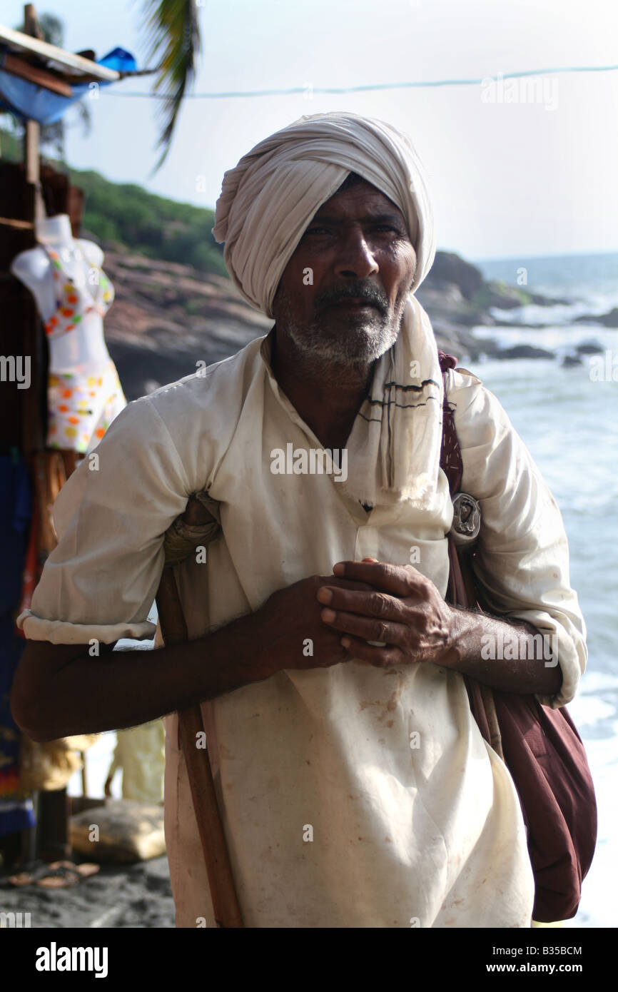 Poor old man hi-res stock photography and images - Alamy