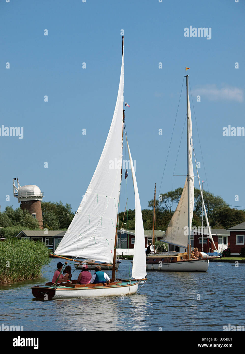 SAILING BOAT ON RIVER THURNE NORFOLK BROADS ENGLAND UK Stock Photo - Alamy