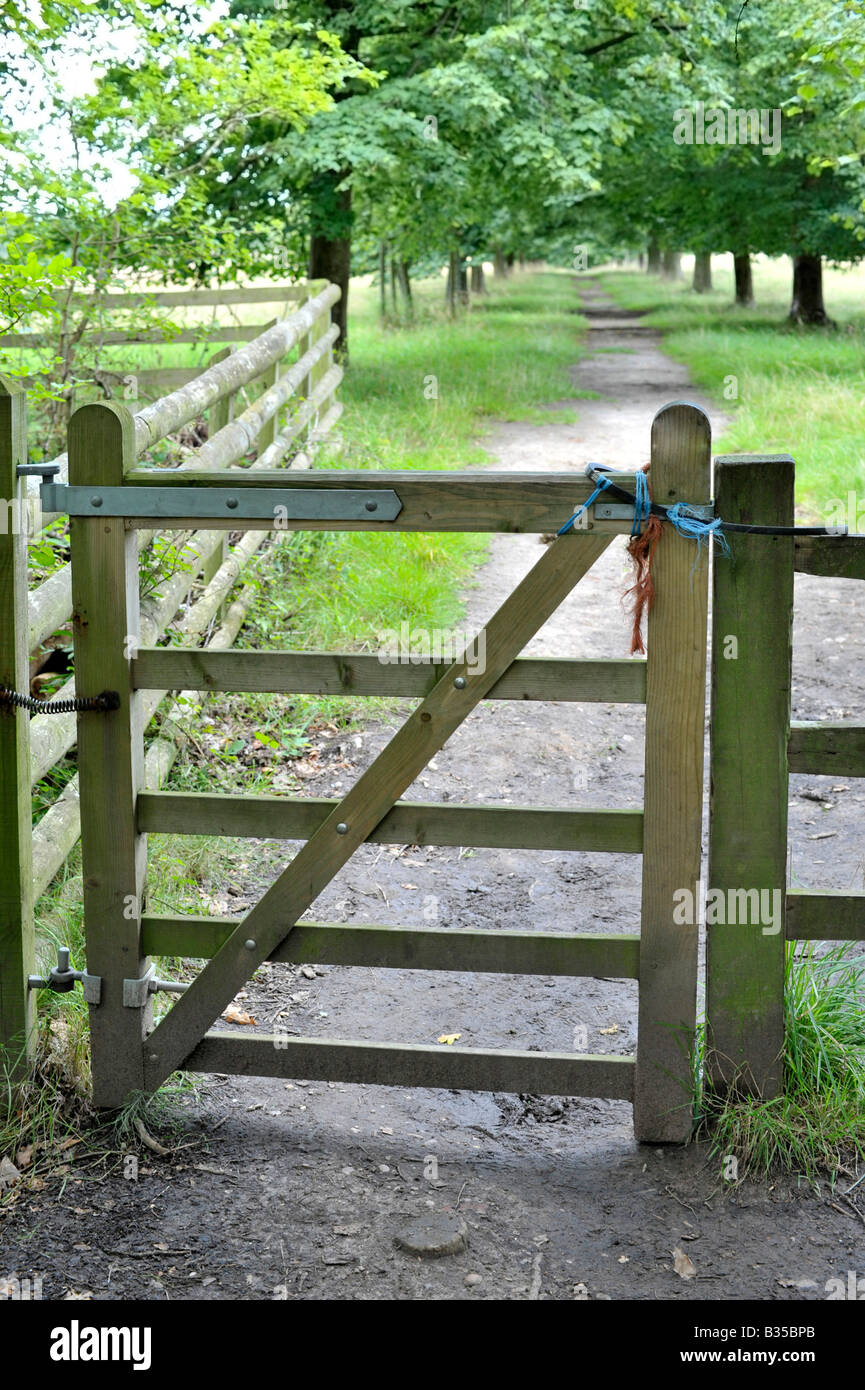 A gate on a footpath Stock Photo - Alamy