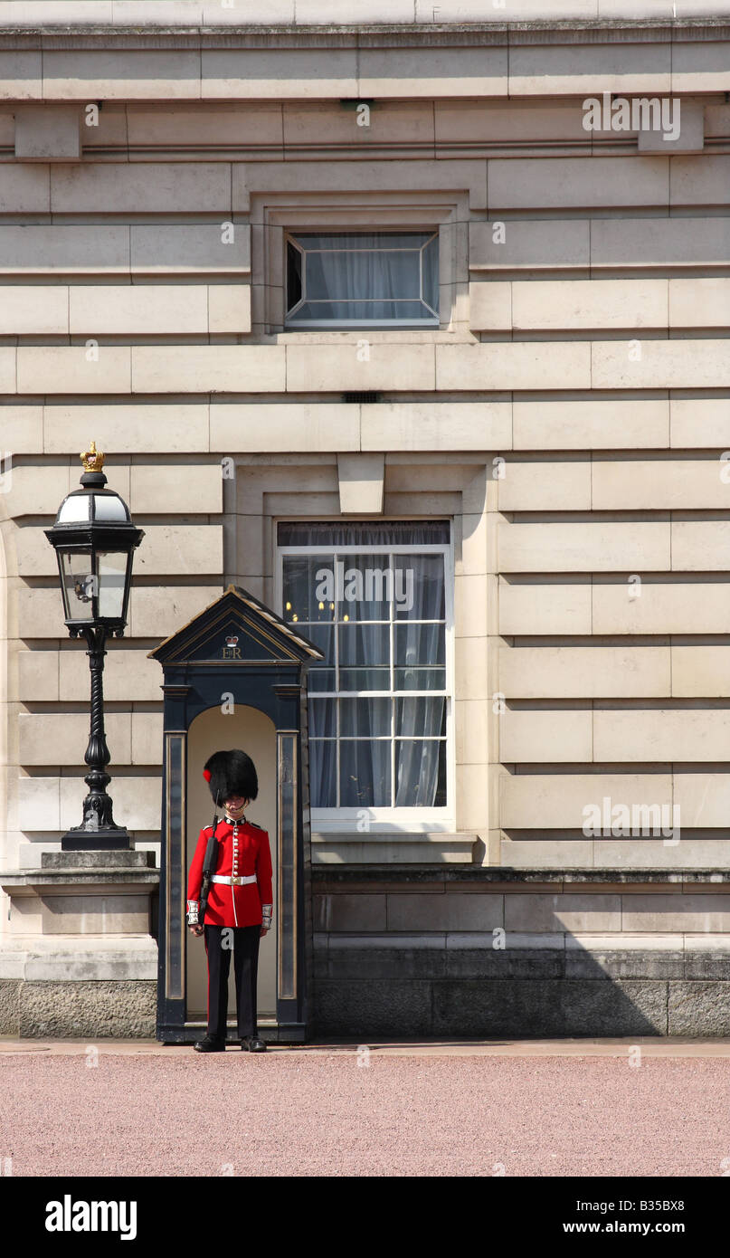 Guards at Buckingham Palace, Westminster, London, England, U.K Stock ...