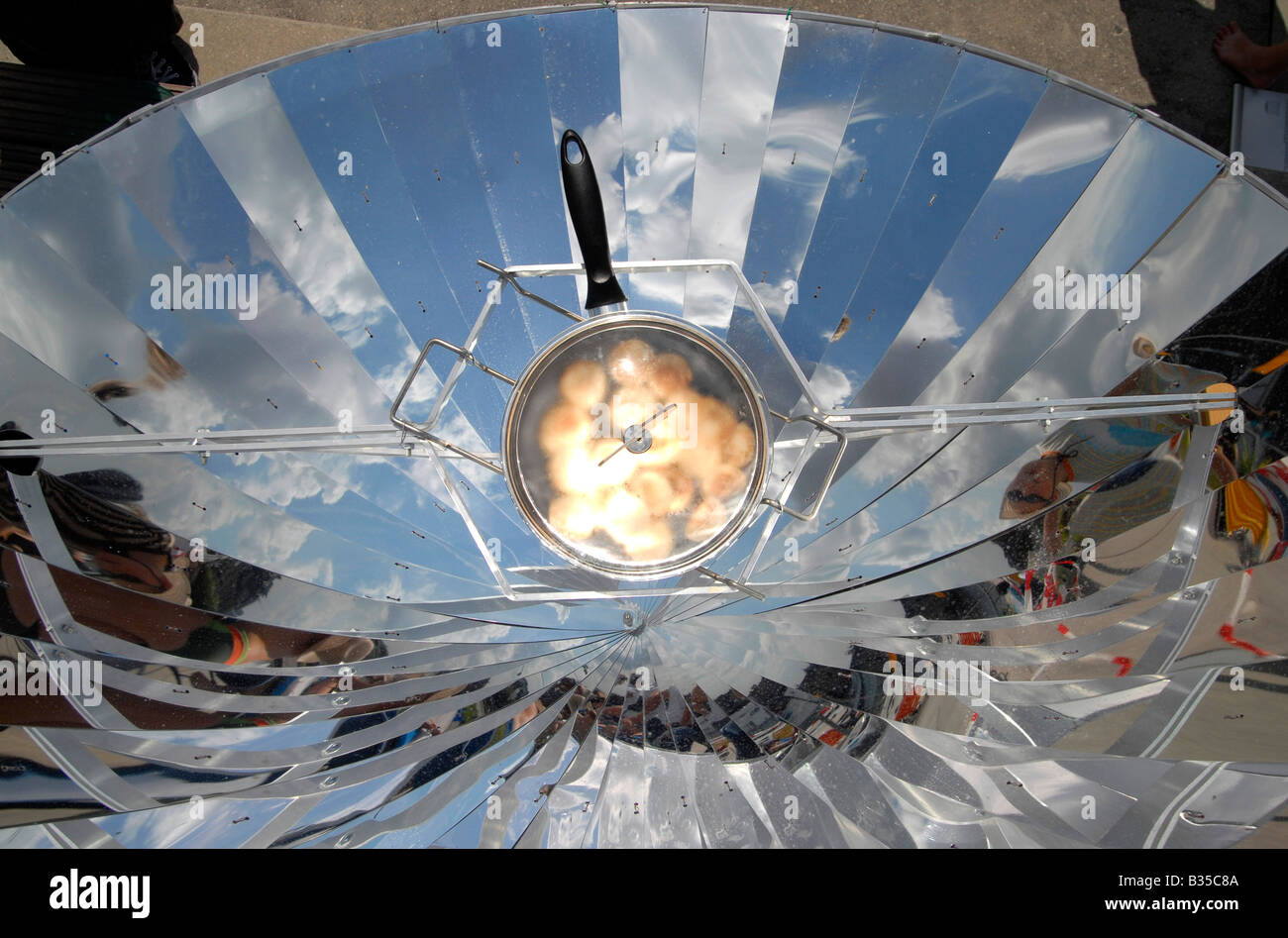 Solar oven hi-res stock photography and images - Alamy