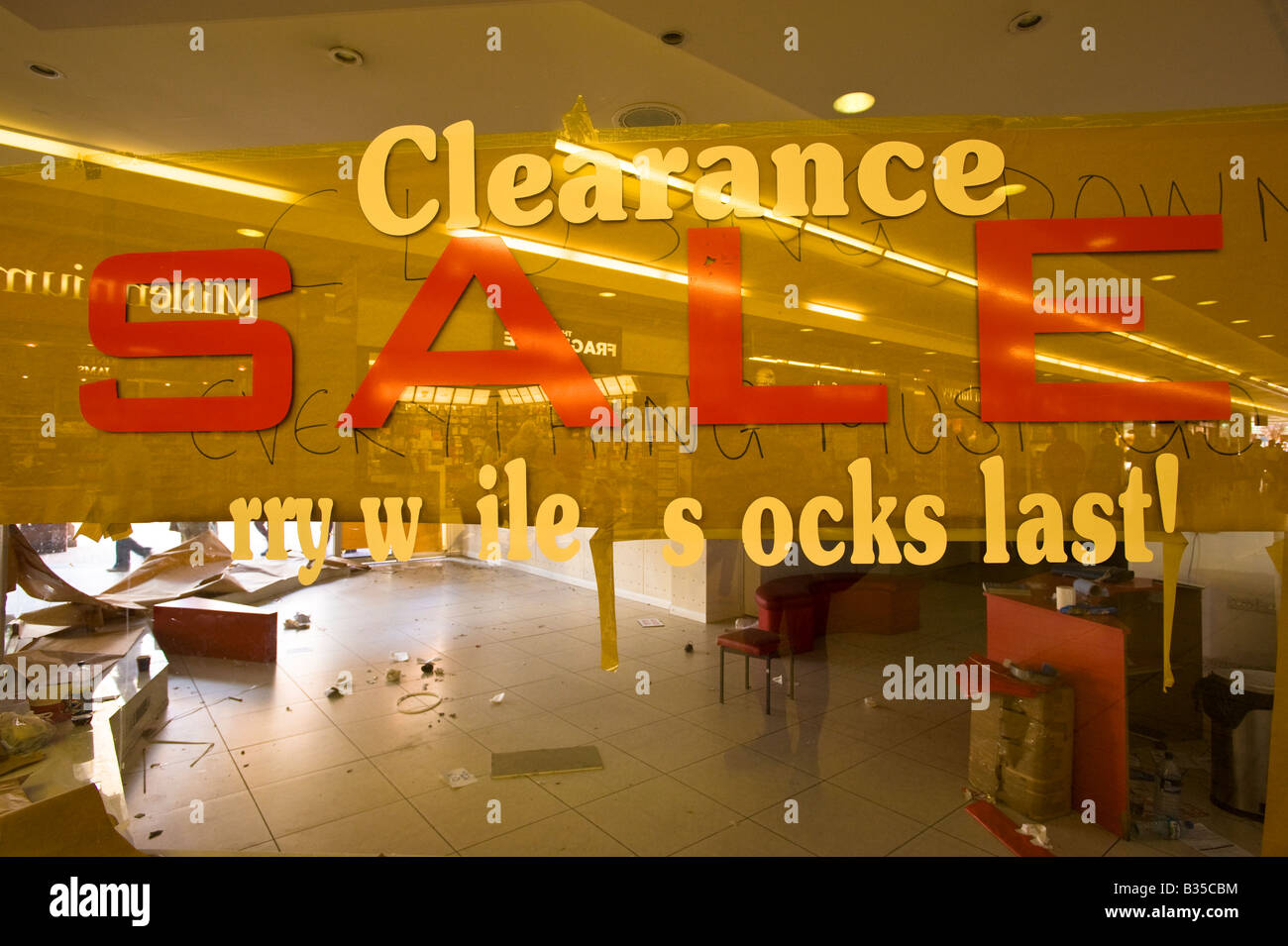 Vacant shop space, "Ealing Broadway Shopping Centre" Ealing, W5, London ...