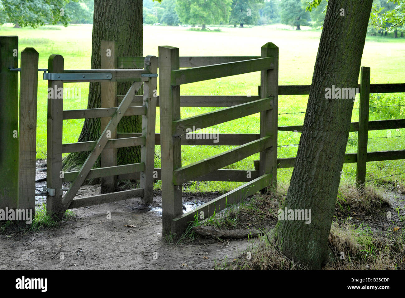 A gate on a footpath Stock Photo - Alamy
