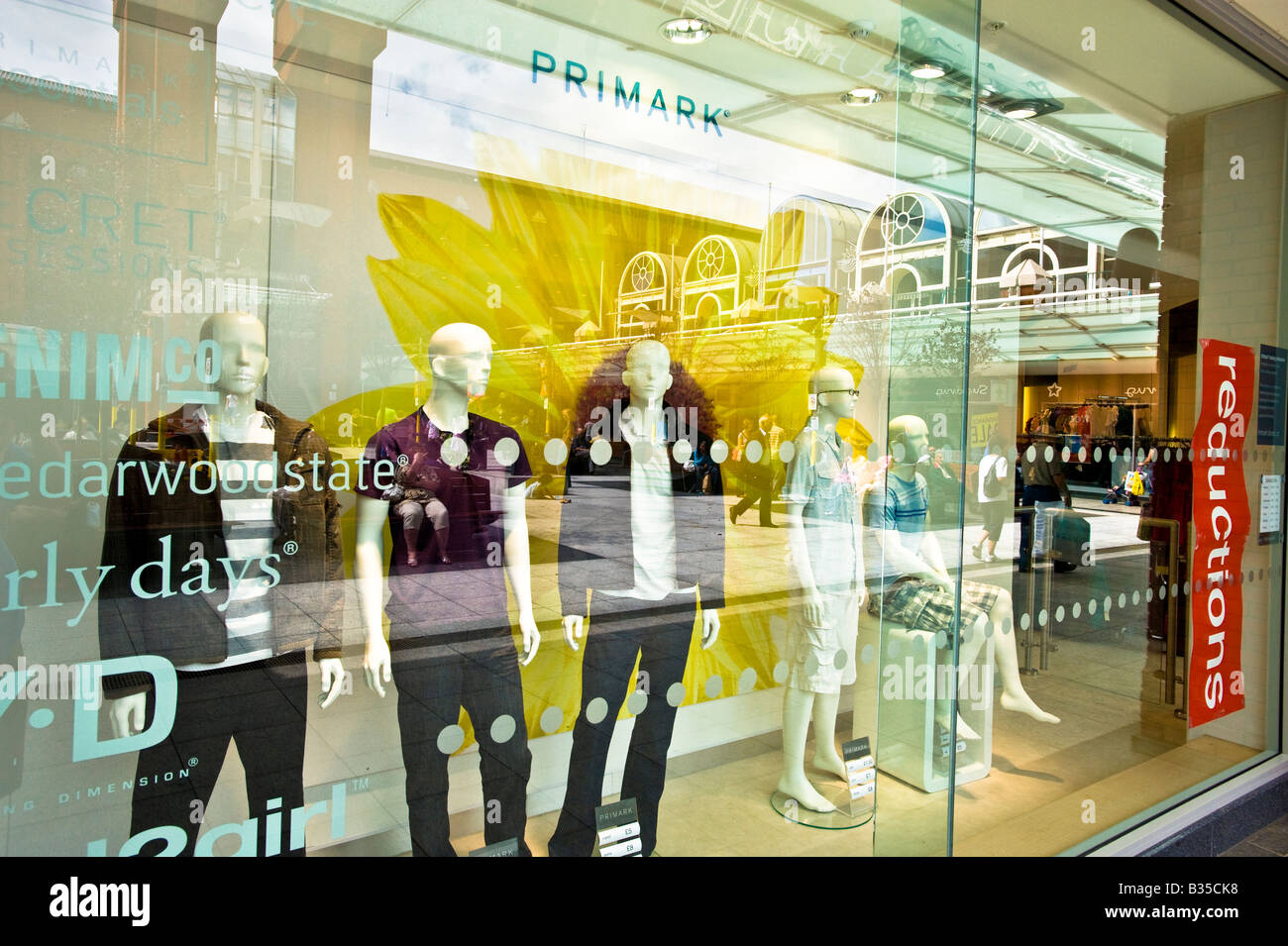 Shop window, "Ealing Broadway Shopping Centre" Ealing, W5, London ...