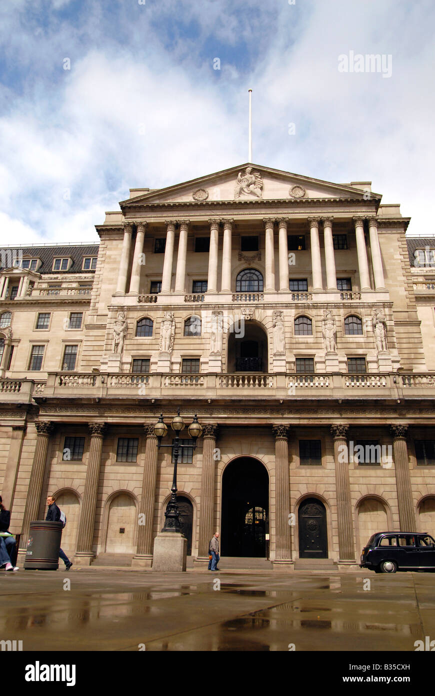 Front view of the Bank of England, the central bank of the United ...