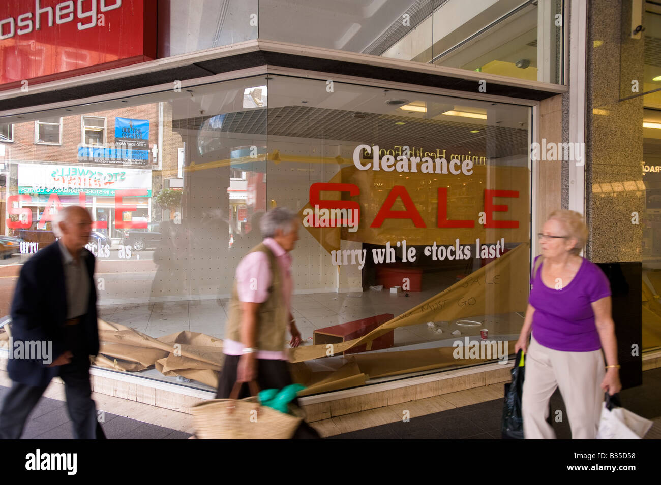 Vacant shop space, "Ealing Broadway Shopping Centre" Ealing, W5, London ...