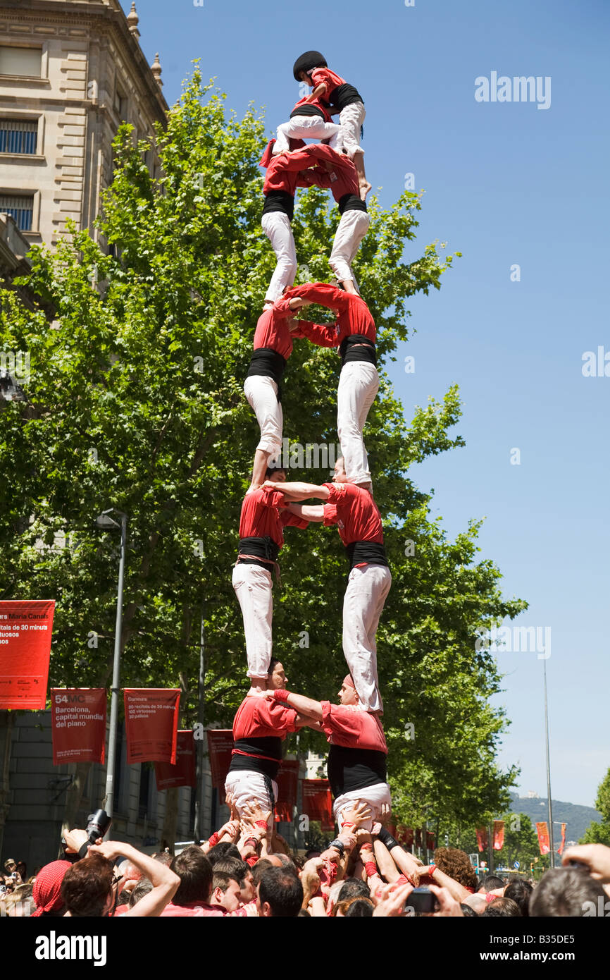 SPAIN Barcelona Gypsies form tower of people in pedestrian plaza ...