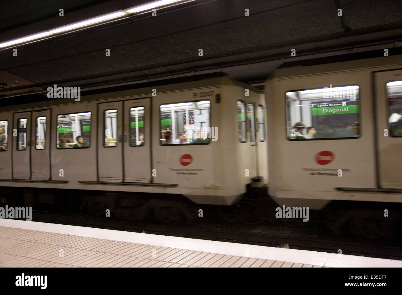 Moving platform hi-res stock photography and images - Alamy