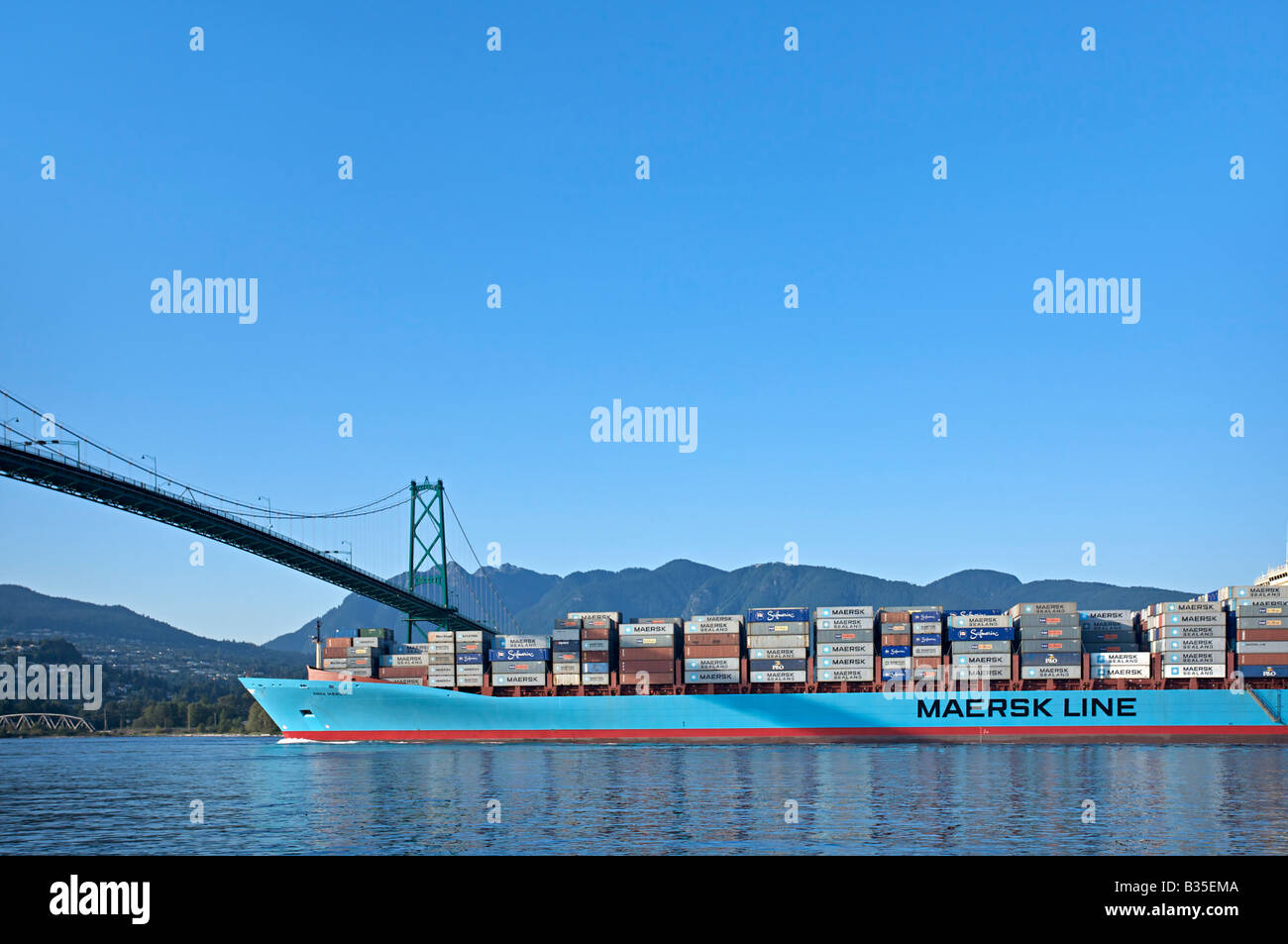 Canada shipping container ship hi-res stock photography and images - Alamy