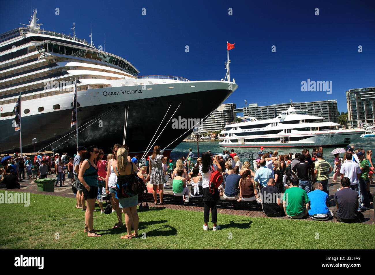 Sydney opera house light queen hi-res stock photography and images - Alamy