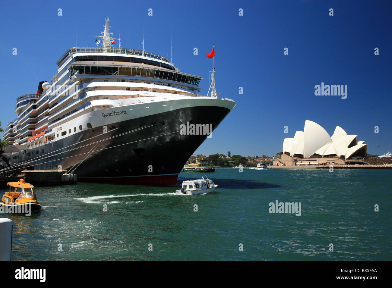 Sydney opera light queen hi-res stock photography and images - Alamy