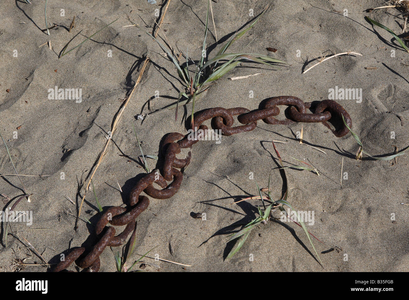 chain in sand Stock Photo - Alamy