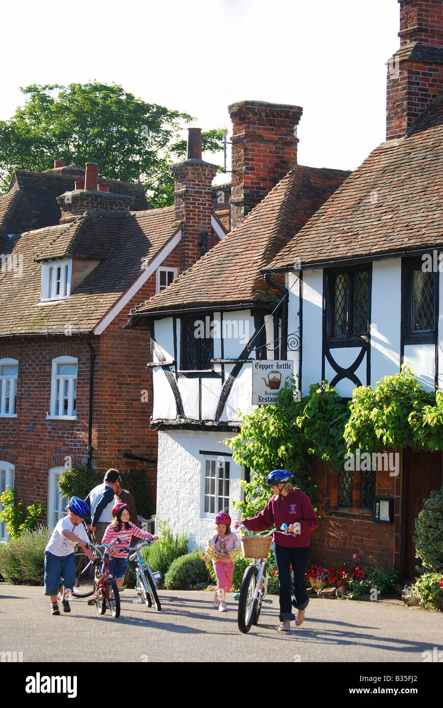 Tudor village kent hi-res stock photography and images - Alamy