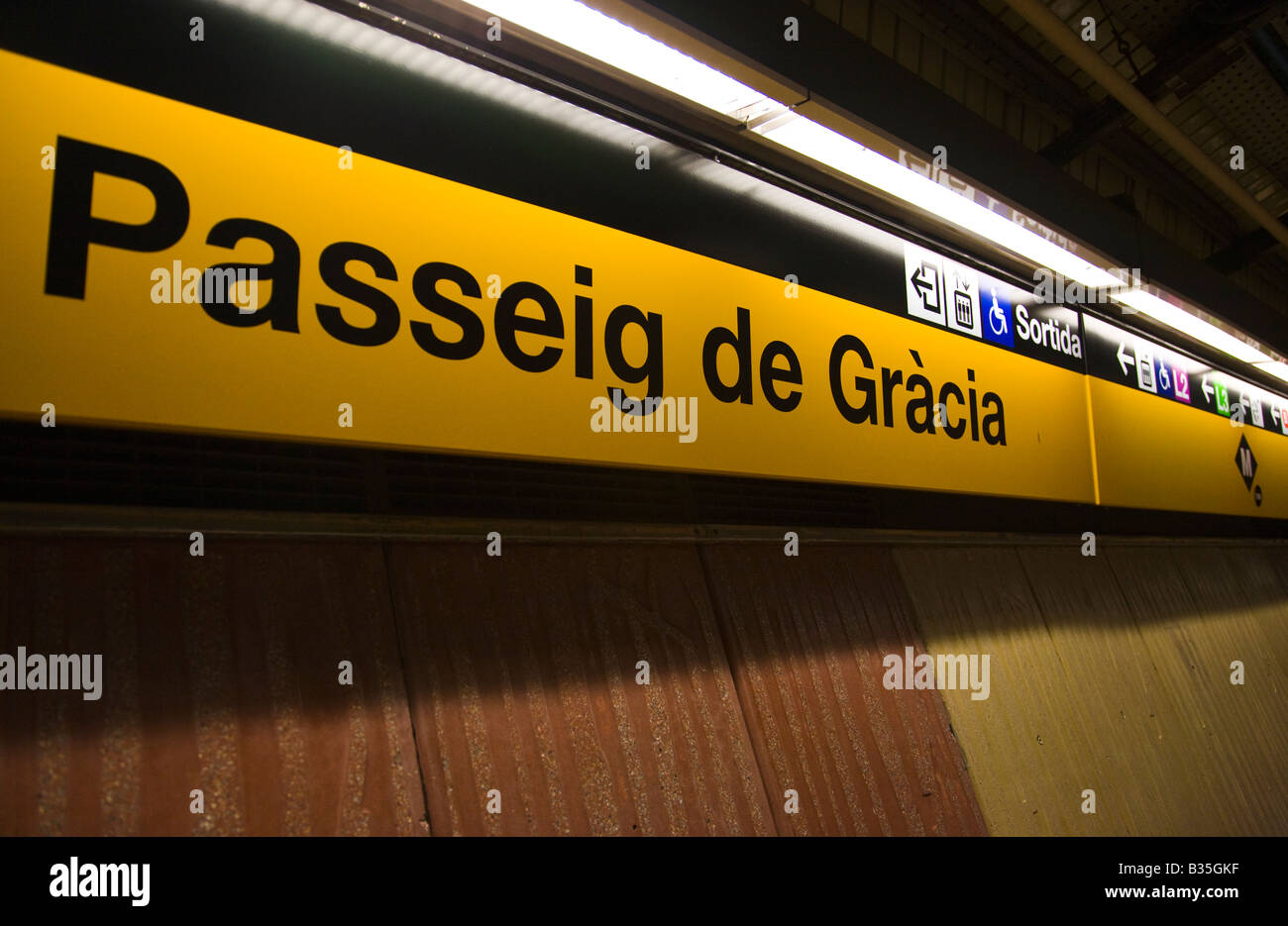 Metro de barcelona hi-res stock photography and images - Alamy
