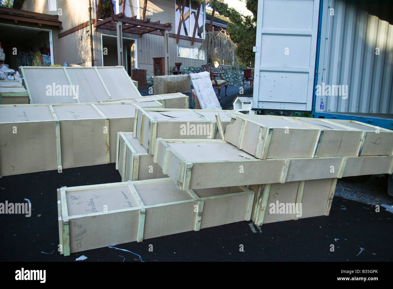 Large crates hi-res stock photography and images - Alamy