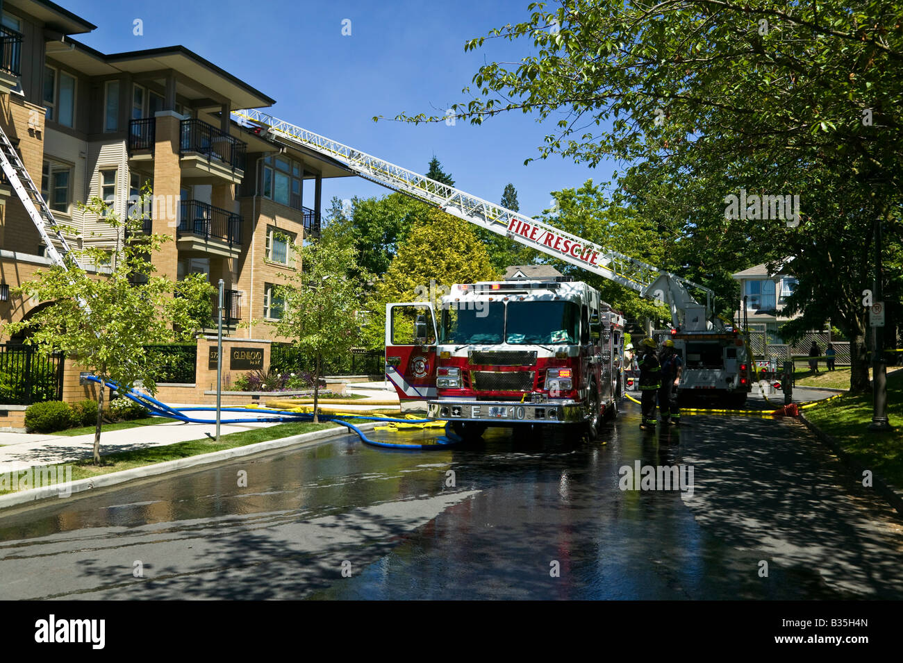 Canada firemen hi-res stock photography and images - Alamy