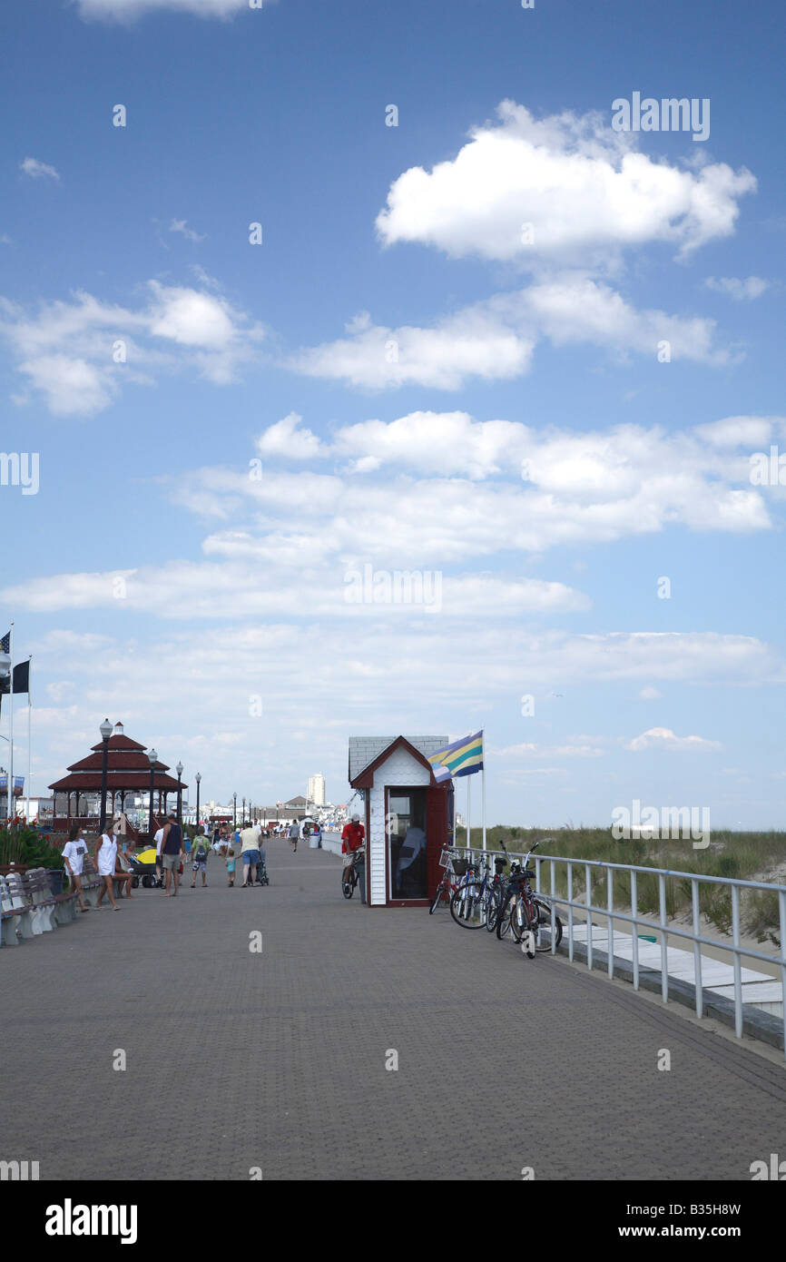 Small ticket booth on paved section of ‘boardwalk’ Stock Photo - Alamy
