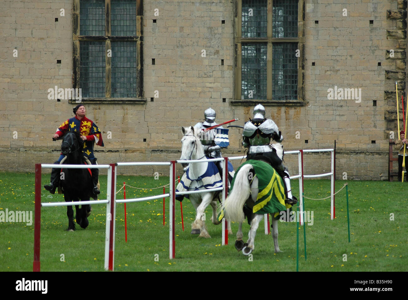 Knight jousting shield hi-res stock photography and images - Alamy