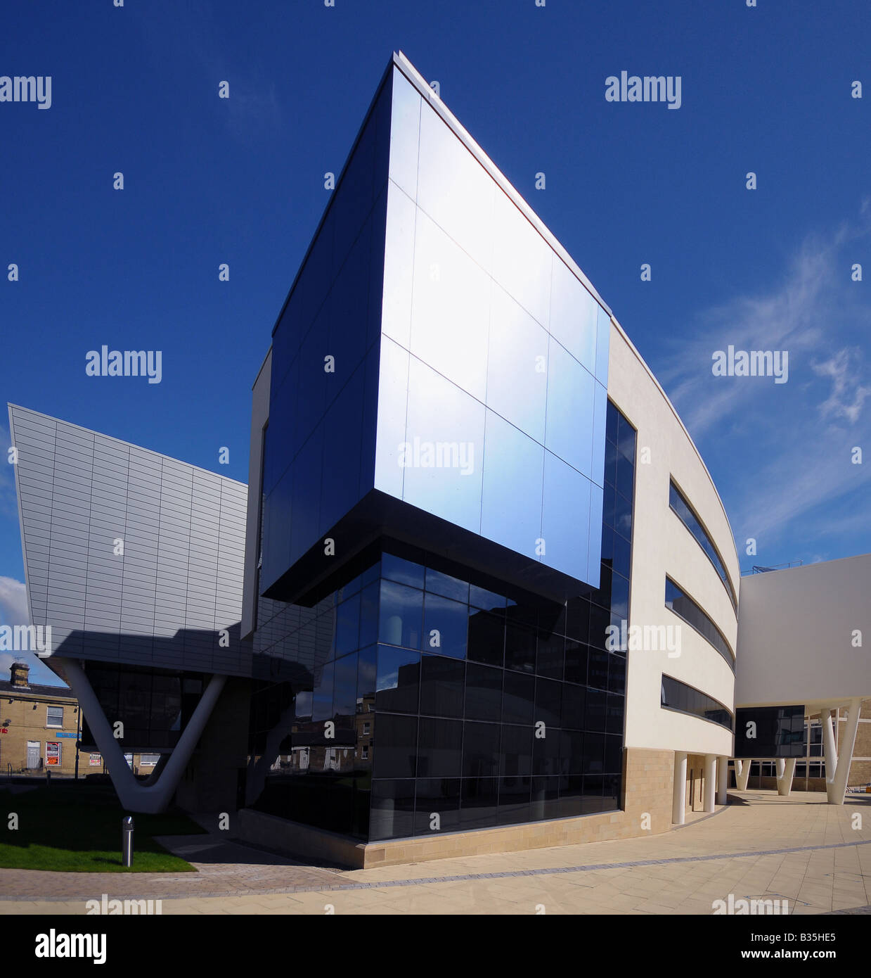 University of Huddersfield Creative Arts Building Stock Photo - Alamy