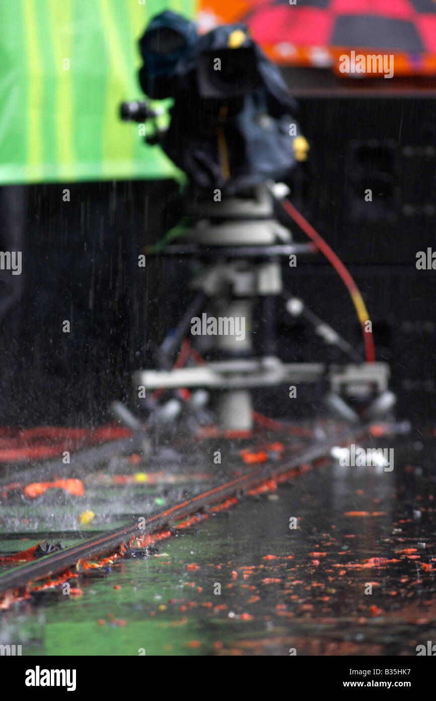 Raining on outdoor stage hi-res stock photography and images - Alamy
