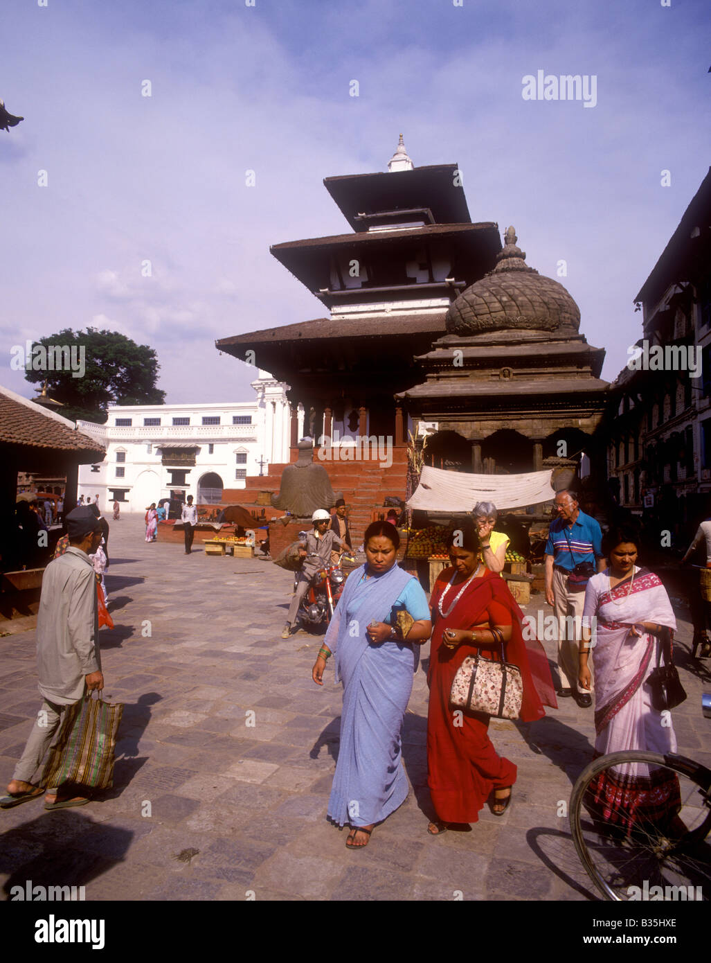 Three tiered temple hi-res stock photography and images - Alamy