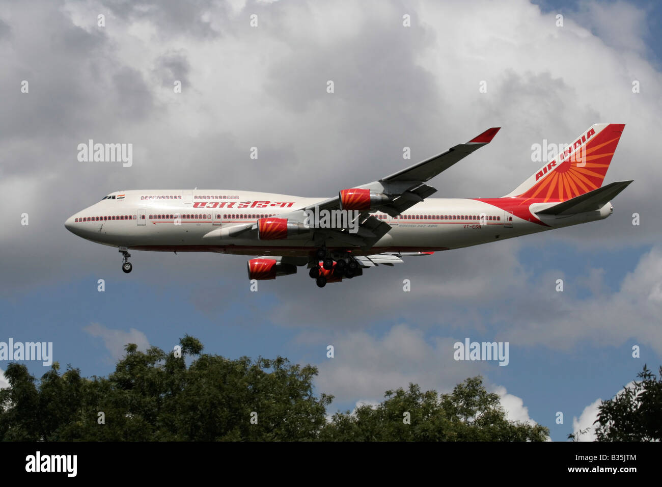 Air India Boeing 747-400 on approach to Heathrow Airport, London Stock ...