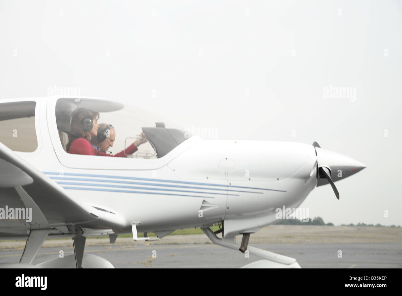 couple in airplane Stock Photo - Alamy