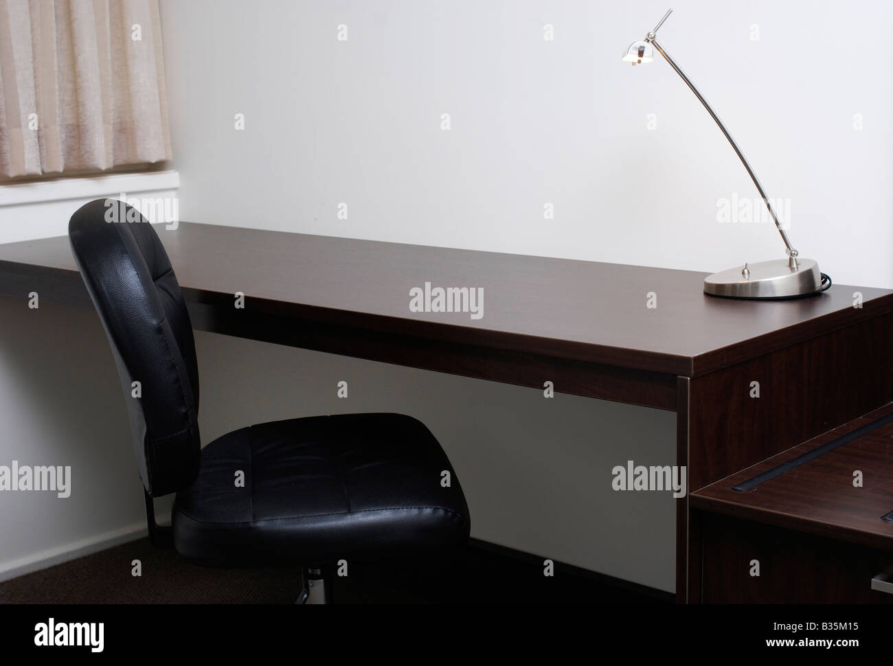 Clear desk space provided in a hotel bedroom Stock Photo - Alamy