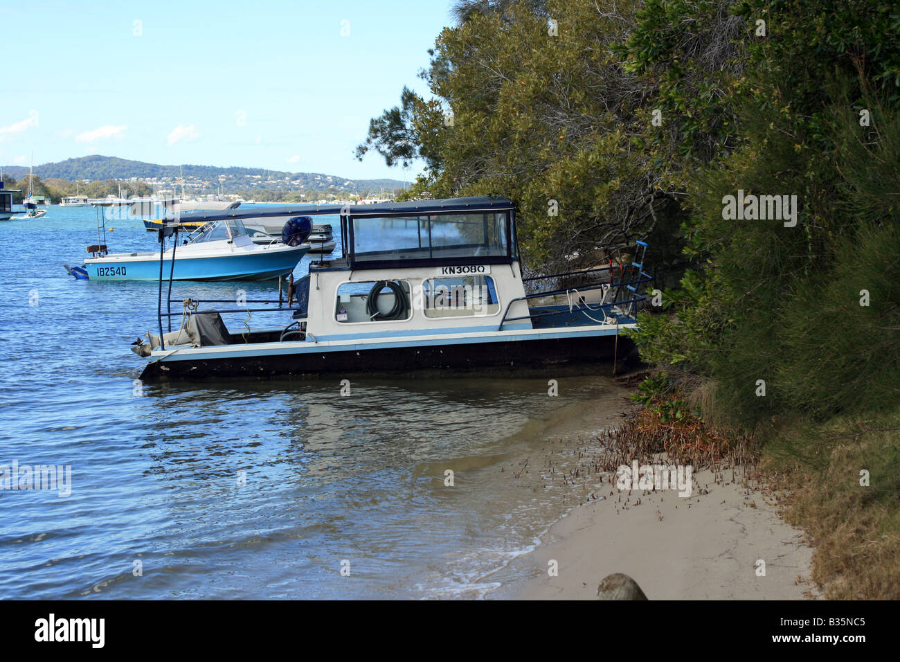 Beached boat hi-res stock photography and images - Alamy