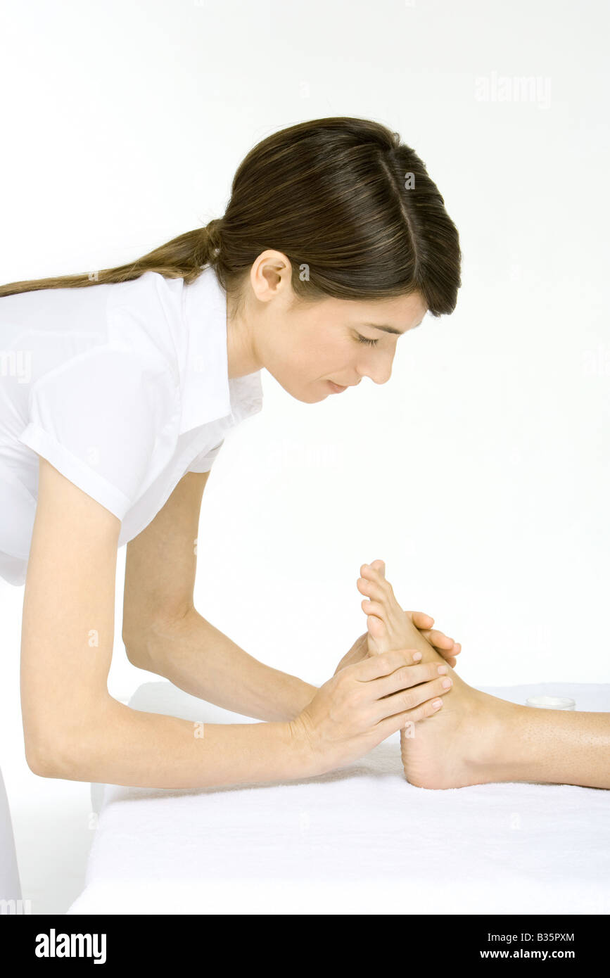 When Performing A Foot Massage During A Pedicure at Erin Page blog