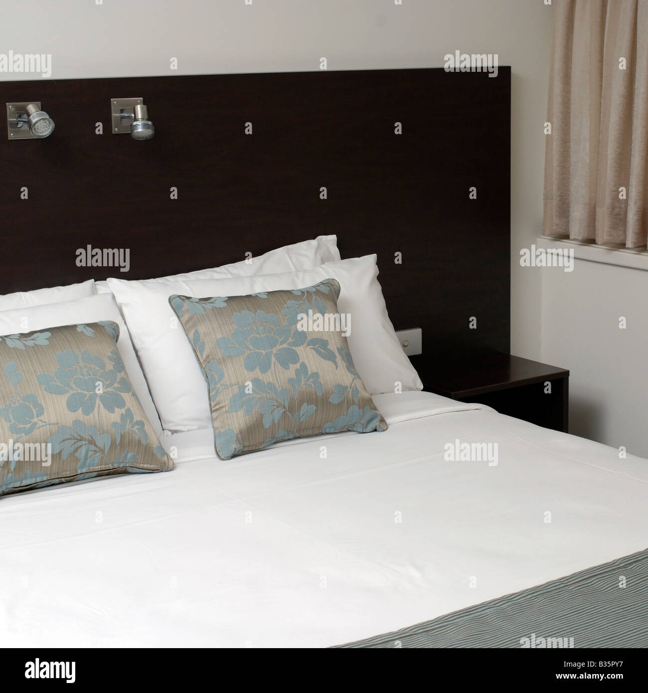 A freshly made bed in a hotel bedroom Stock Photo - Alamy