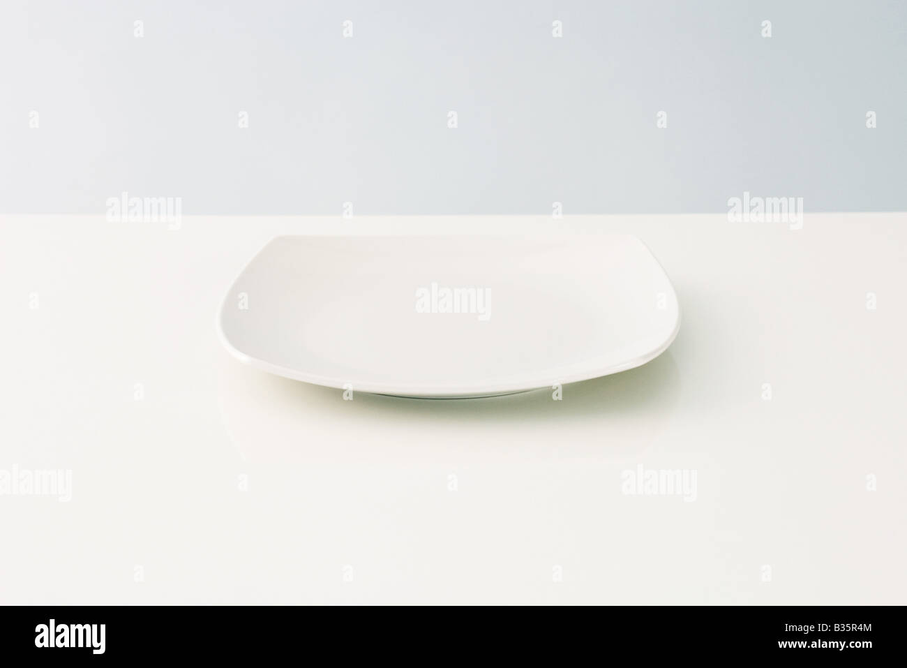 Plain plate hi-res stock photography and images - Alamy