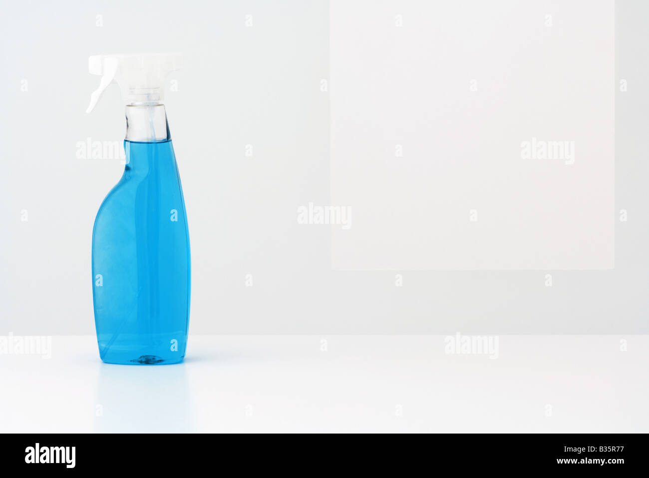 Spray bottle filled with blue cleaning fluid Stock Photo - Alamy